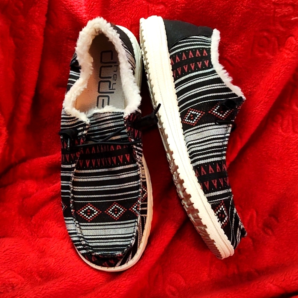 Hey Dude Aztec-Type Design - Gem